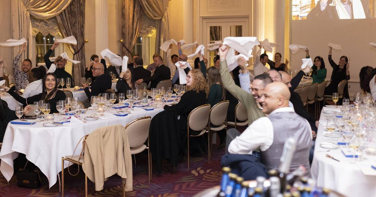 Flying napkins at Baur au Lac | ODEON